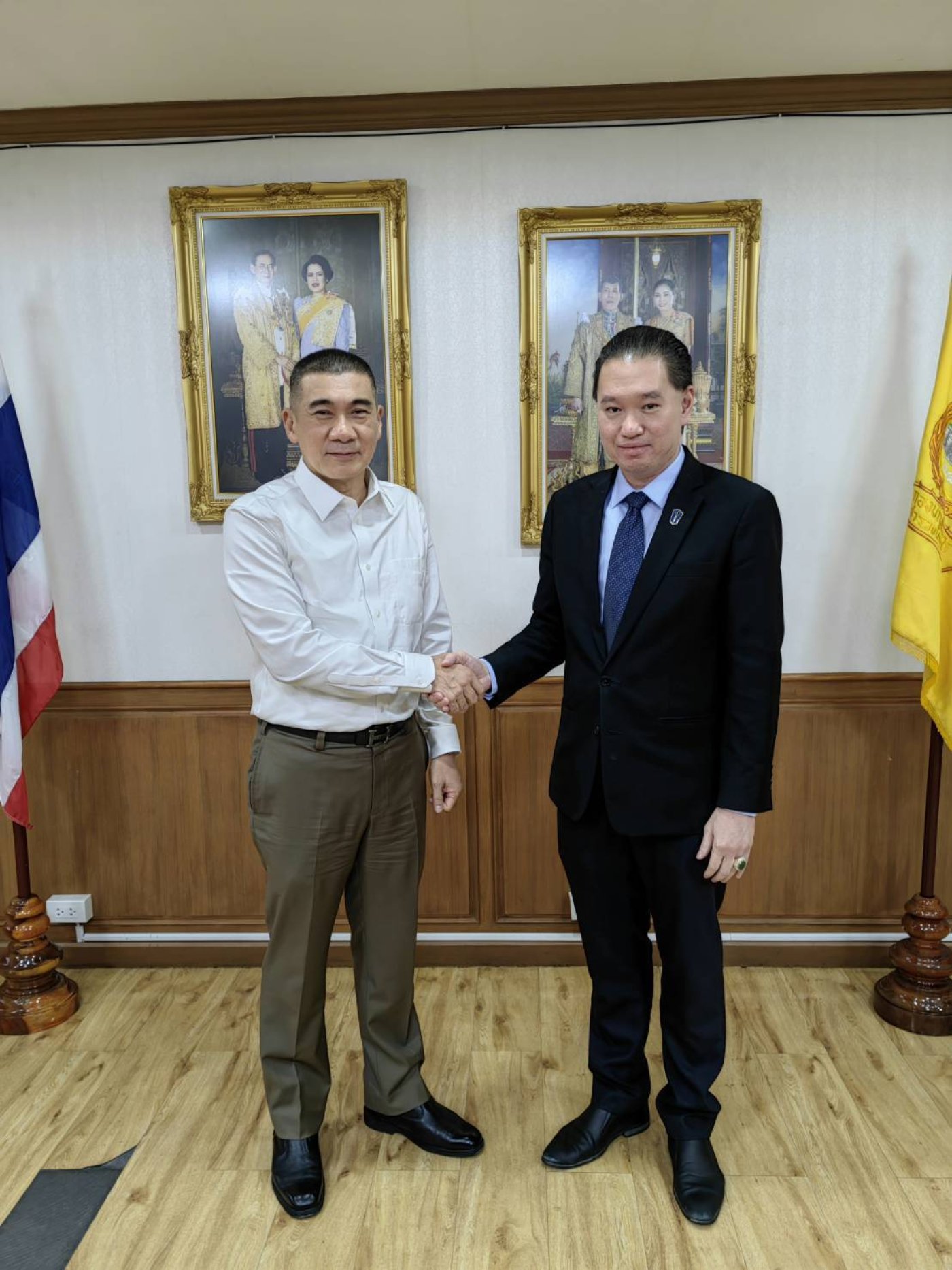 Dr. Sitthiwat Kamkadwong, Chairman of the Executive Committee IMH ...