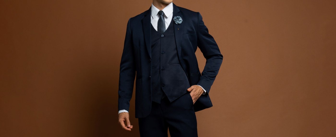 Setelan Formal Warna Navy: Pilihan Aman untuk Segala Jenis Resepsi ...