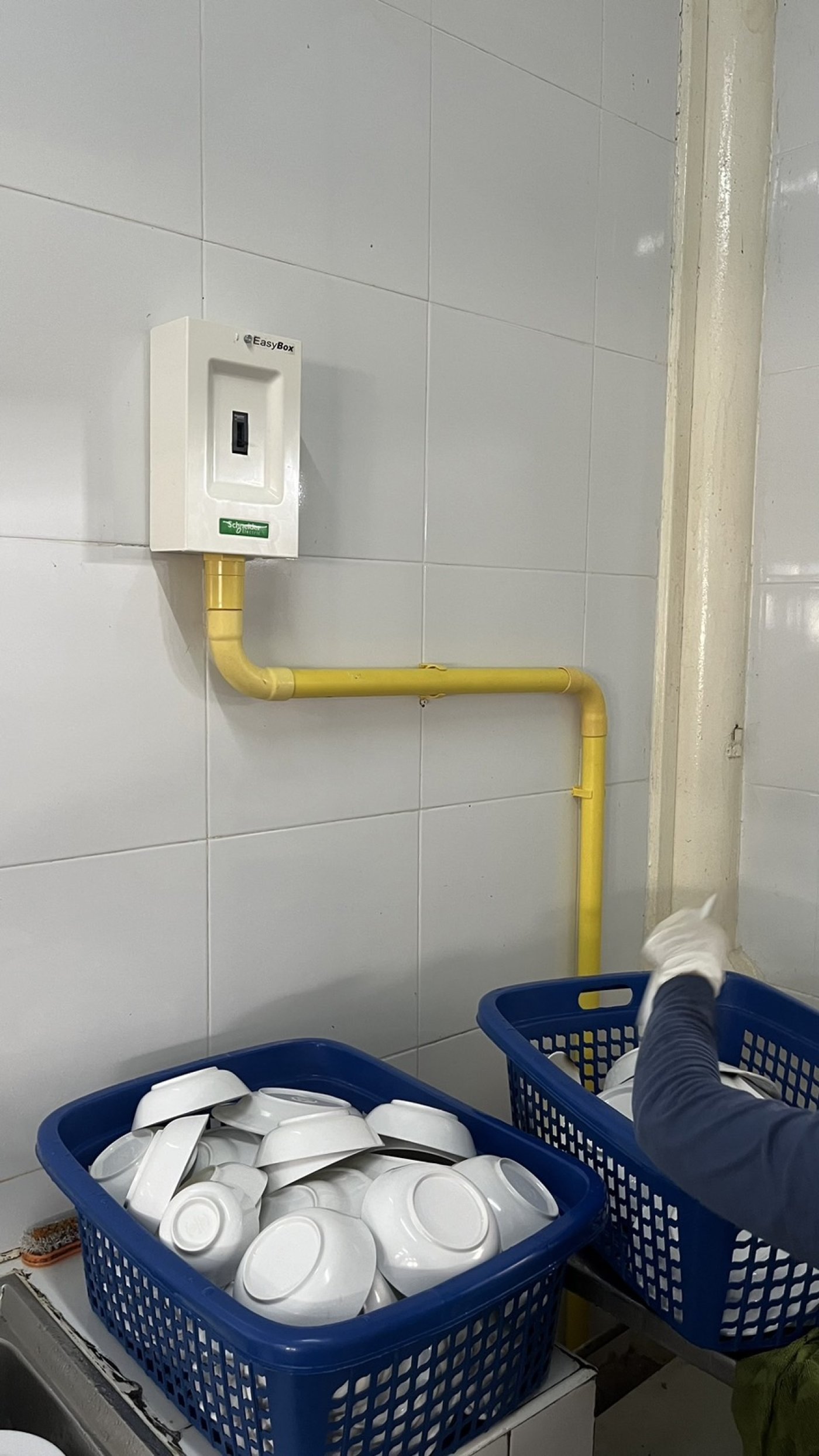 Dishwasher with Automatic Chemical Dispensing System Installation