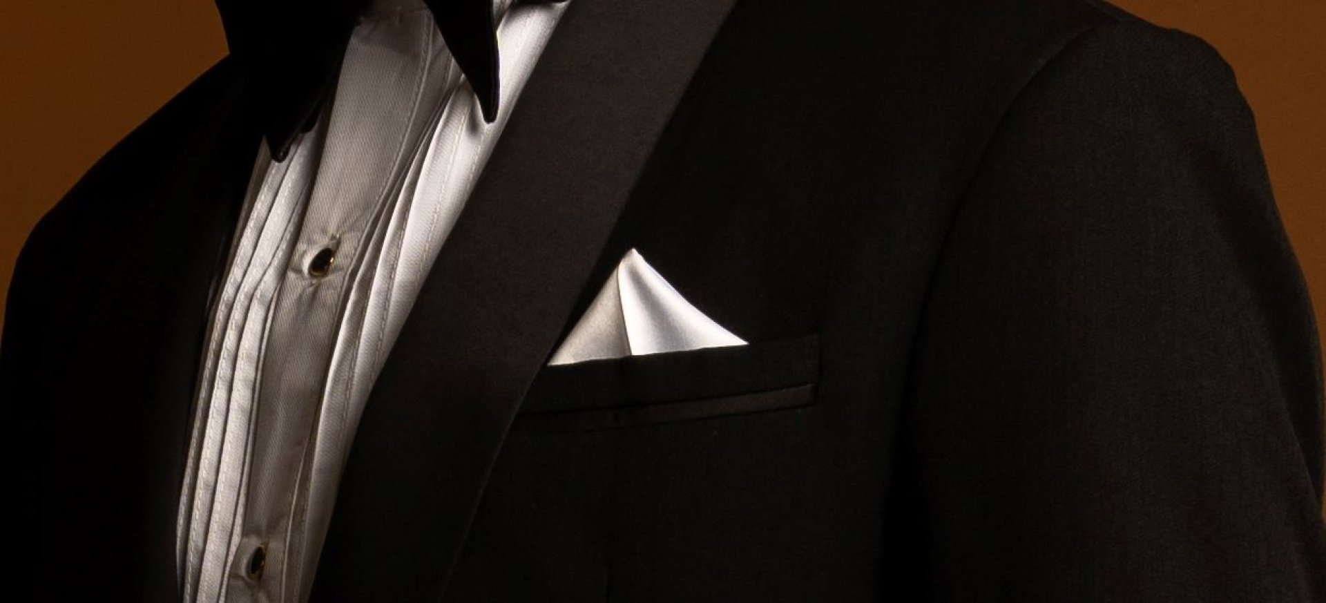 Pocket Square: Detail Kecil yang Mengangkat Tampilan Jas