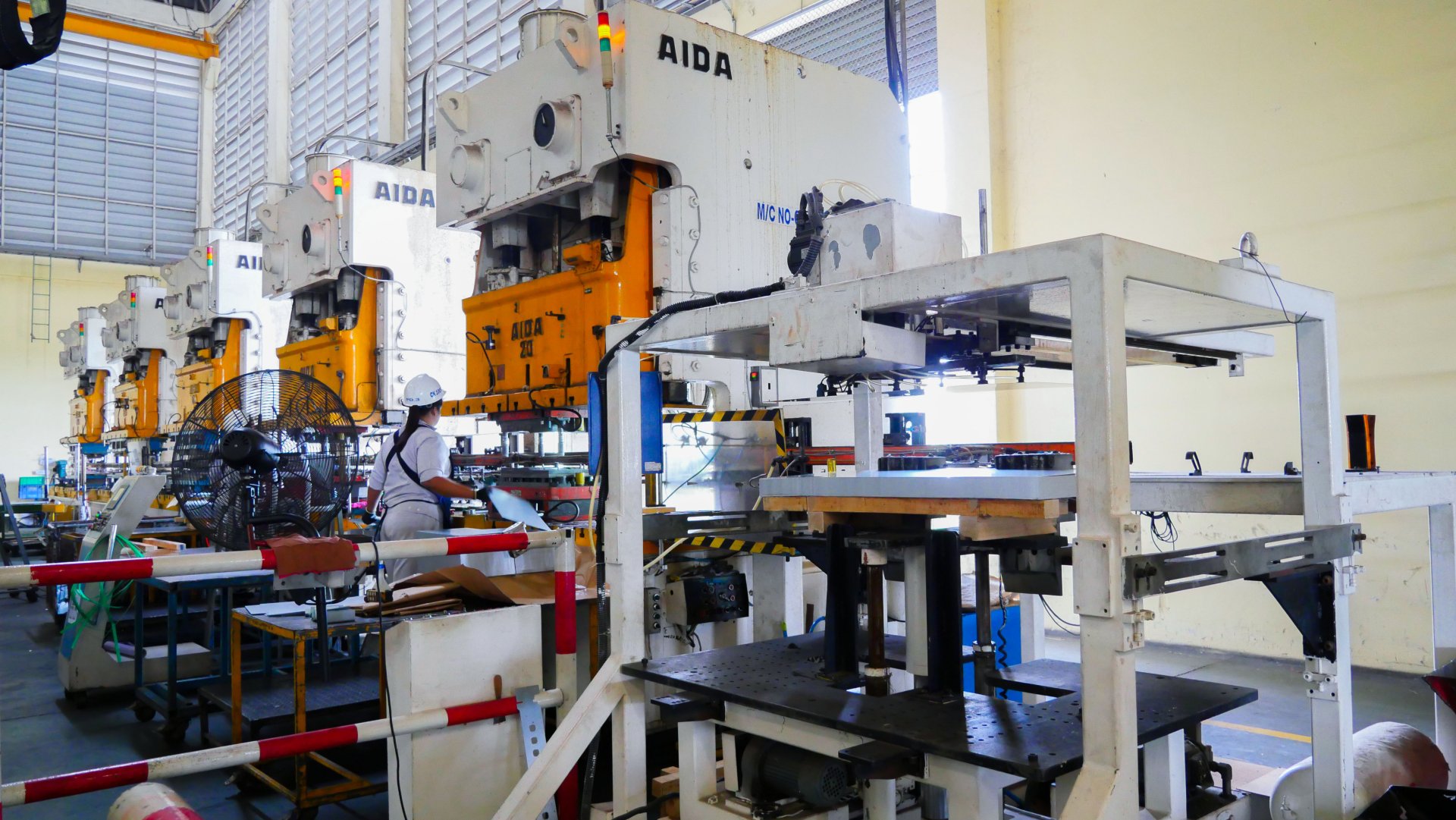 สายการผลิตชิ้นส่วนที่หลากหลายเพื่อผลิตได้ตามที่ลูกค้าต้องการ