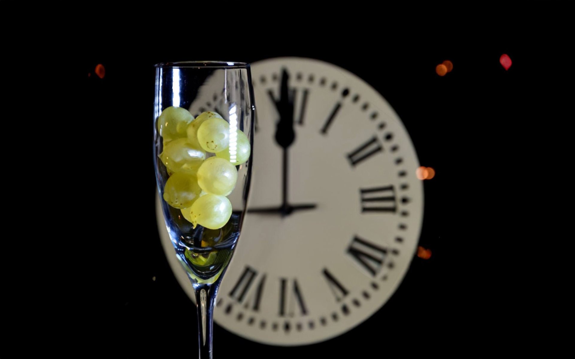 2 Lucky Grapes: Spanish New Year Tradition