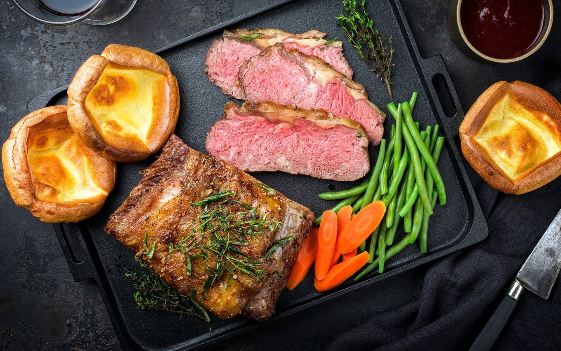 Sunday Roast: British Food Tradition & Family Meal