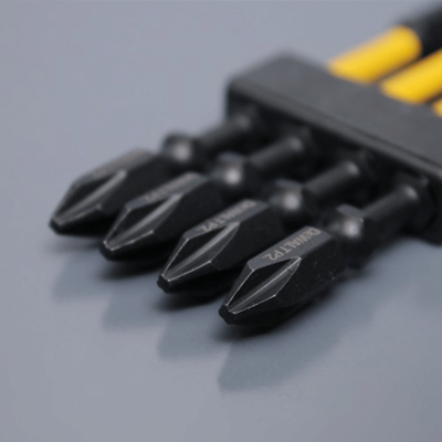 ชุดดอกไขควงพร้อมหัวแม่เหล็ก 5 ชิ้น DEWALT รุ่น DWA2SD110