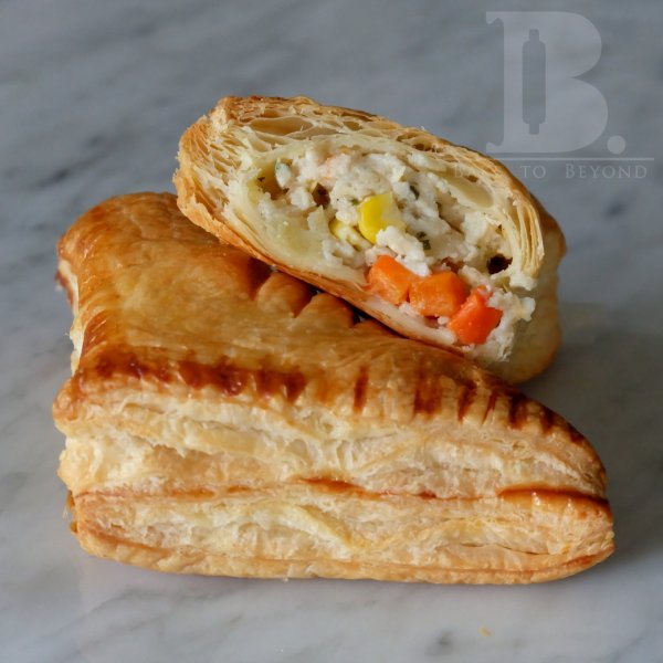 พัฟไก่ครีมซอส - baketobeyond