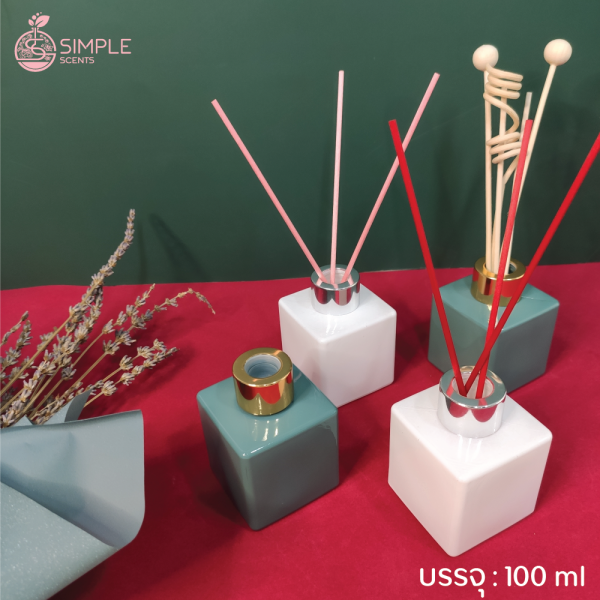 ขวด Reed สีขาว เขียวเทอร์ควอยซ์ สี่เหลี่ยมสแควร์ ฝาครอบสีเงิน ทอง