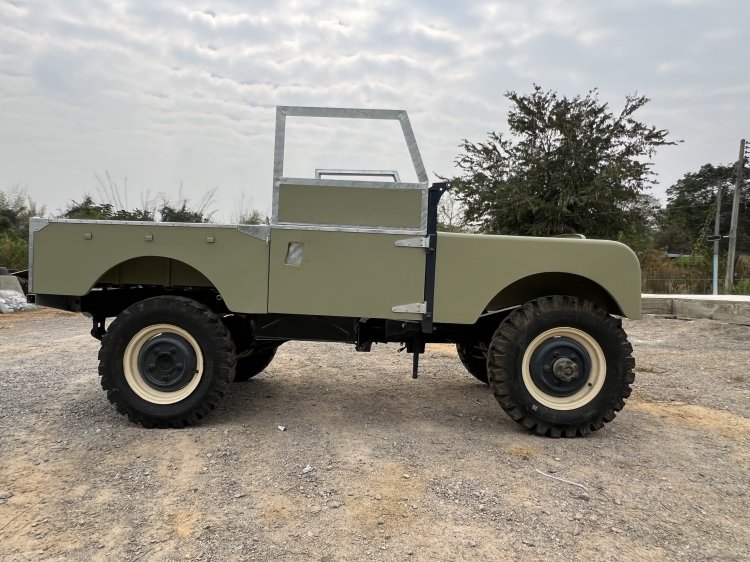 Land Rover Series 1-2-3 Full-Body Reproduction Available
